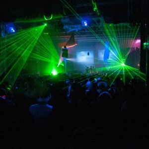 Live a techno underground experience