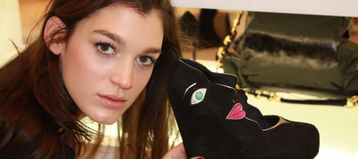 The Summer must signed Victoria